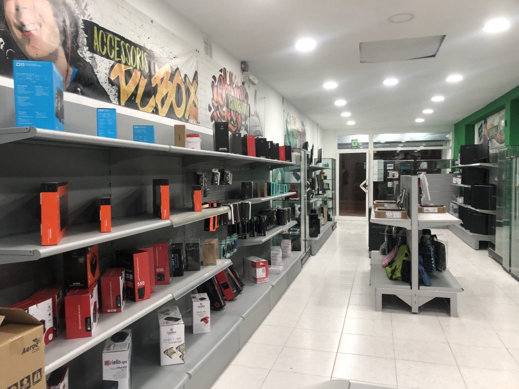 PCBox Igualada abre con una gran apuesta por el servicio técnico