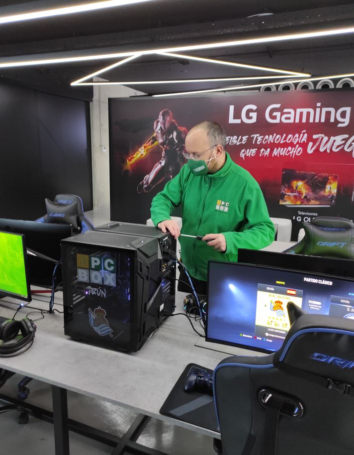 PCBox Irún equipa con PCs gaming la sala eSports de la Real Sociedad